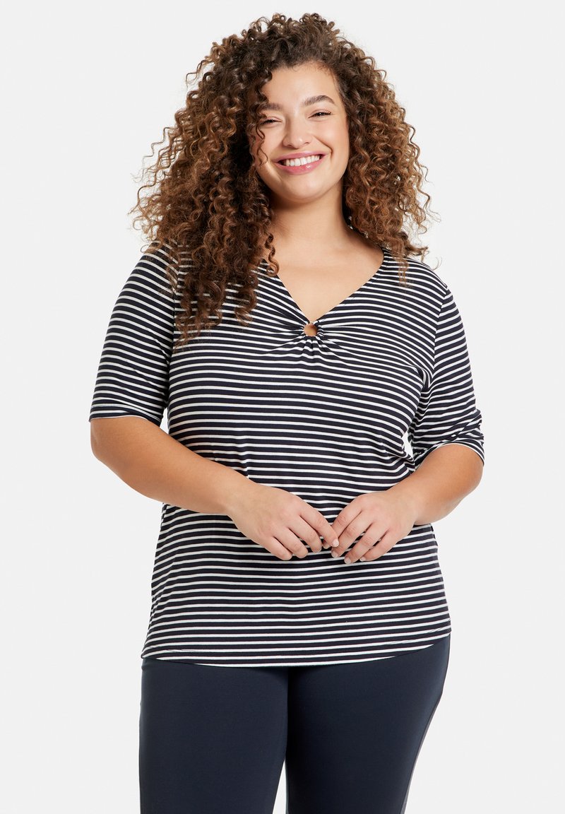 Samoon KURZARM RUNDHALS MIT RINGDETAIL - T-Shirt print - navy offwhite ...