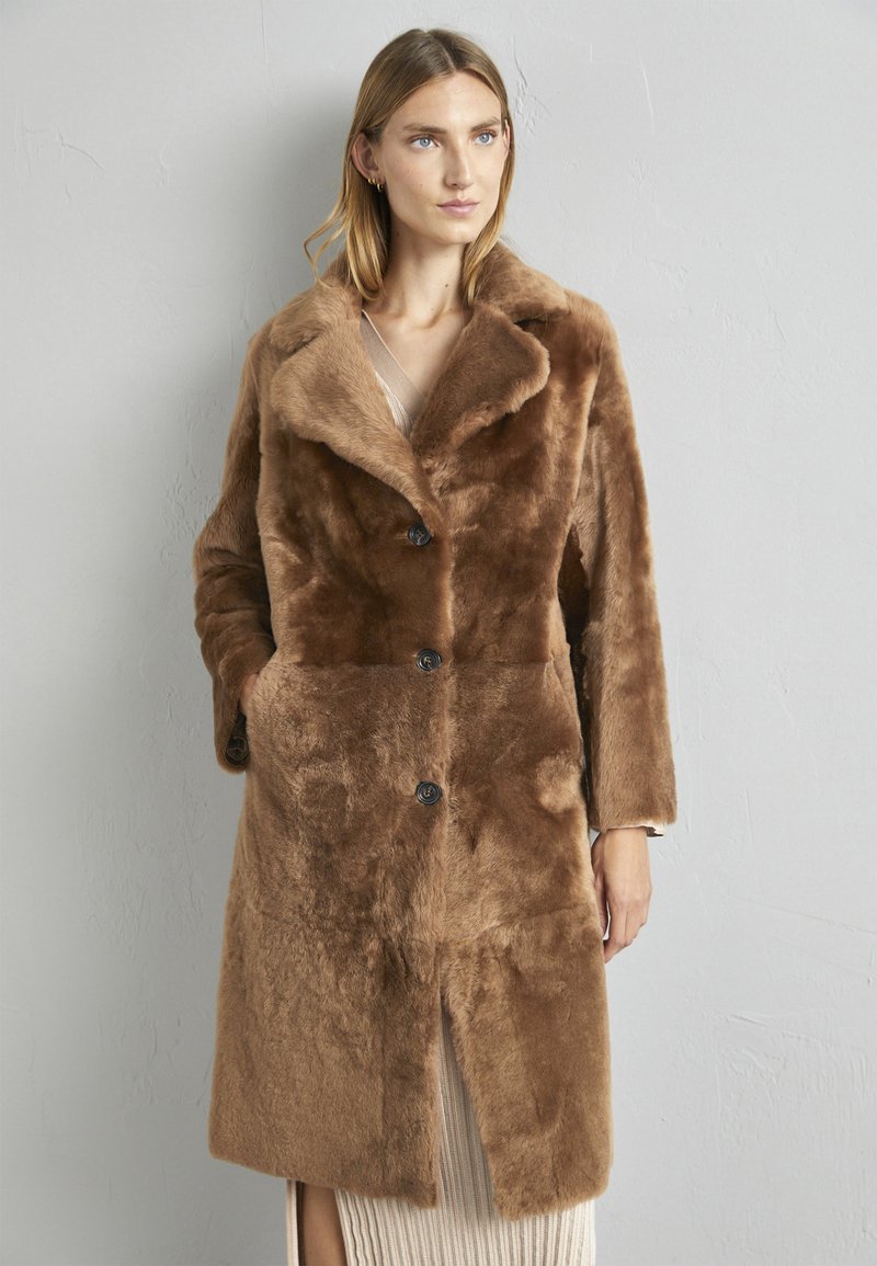 STUDIO ID RUE REVERSALBLE COAT - Classic coat - honey silky/brown ...
