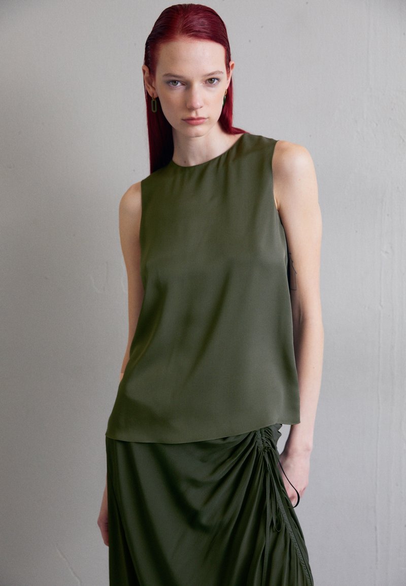 Theory STRAIGHT SHELL - Blouse - dark olive/dark green - Zalando