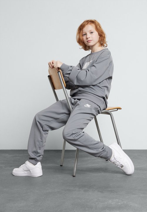 Nike Sportswear Club Pant Træningsbukser Carbon Heather Cool Grey