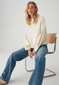 OPUS LOW RISE FLARED - Flared Jeans - mid revive blue/blue denim ...