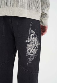 Ed Hardy RELAXED SEAM DETAIL - Jeans Relaxed Fit - black/black denim ...