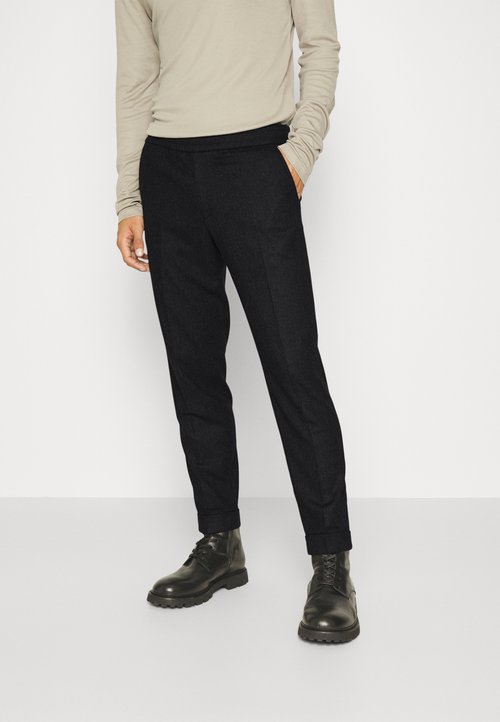 Filippa K SAMSON TROUSER - Stoffhose - black/schwarz - Zalando.ch