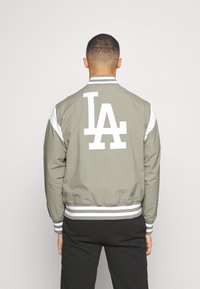 Champion MLB NEW YORK YANKEES JACKET - Trainingsjacke - light grey ...