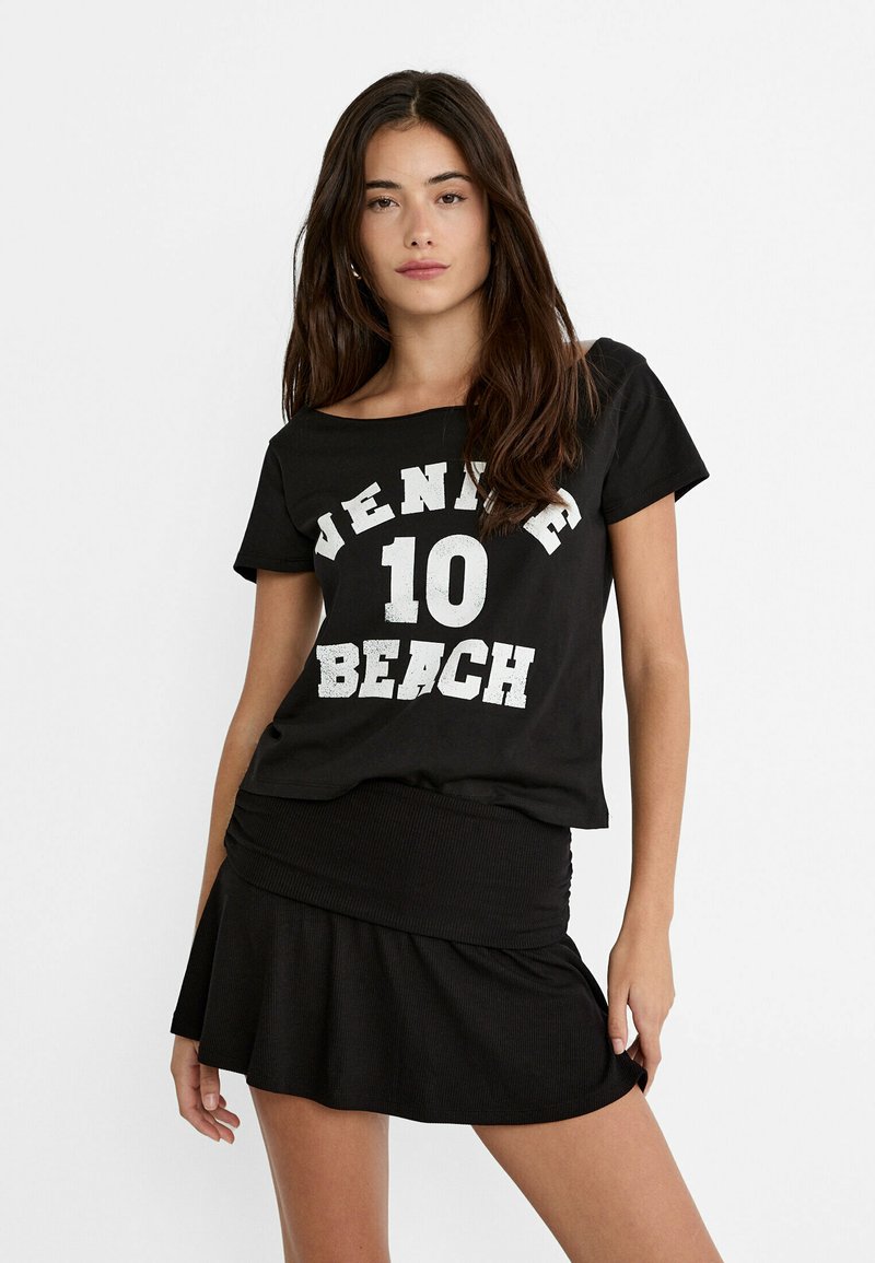 Stradivarius BOAT NECK PLACEMENT T-SHIRT 08713651 - T-shirt con stampa ...