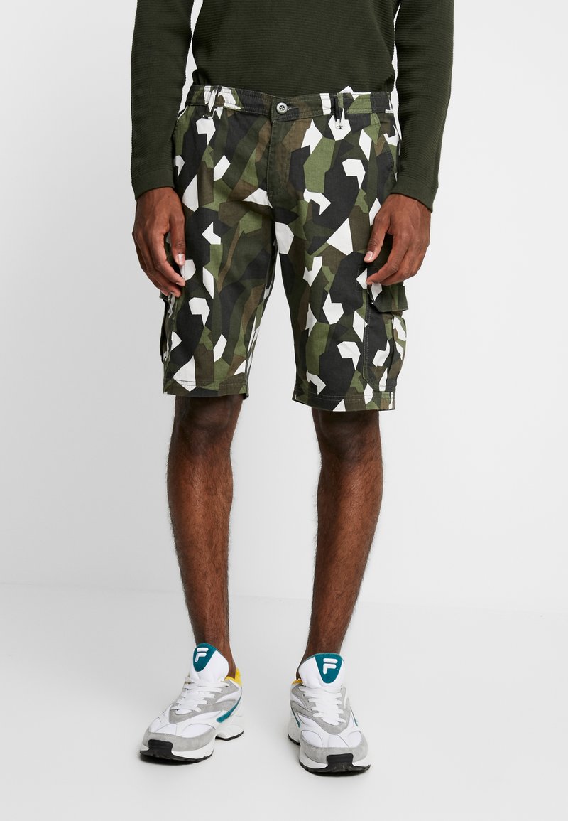 Urban Classics GEOMETRIC CAMO STRETCH TWILL CARGO - Shorts - wood camo ...