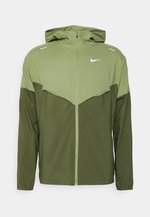 Nike Performance M NK WINDRUNNER JKT - Chaqueta de running - alligator rough green/verde ...