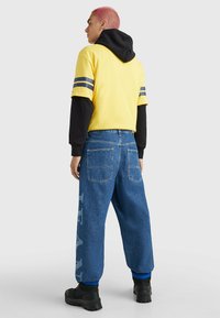 Tommy Jeans AIDEN BAGGY LASERED LOGO - Jeans Relaxed Fit - denim medium ...