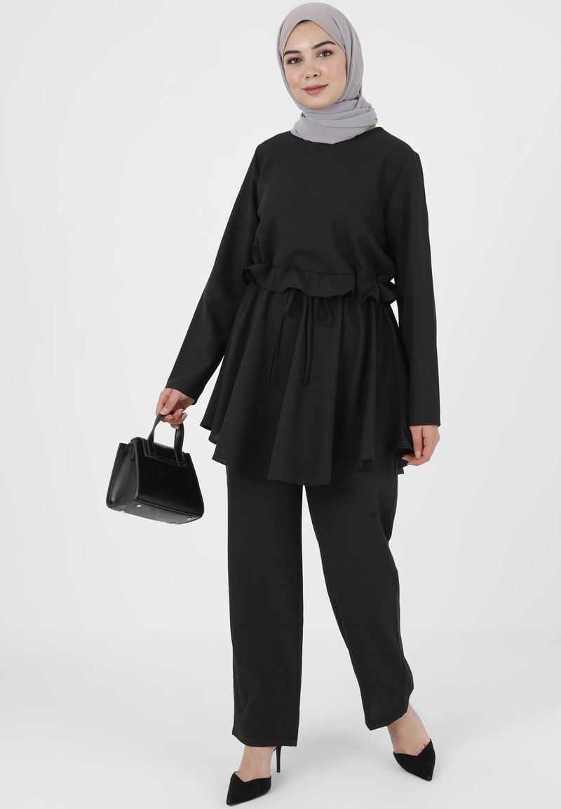 Modanisa FLOUNCE SET TAVIN - Stoffhose - black/schwarz - Zalando.at