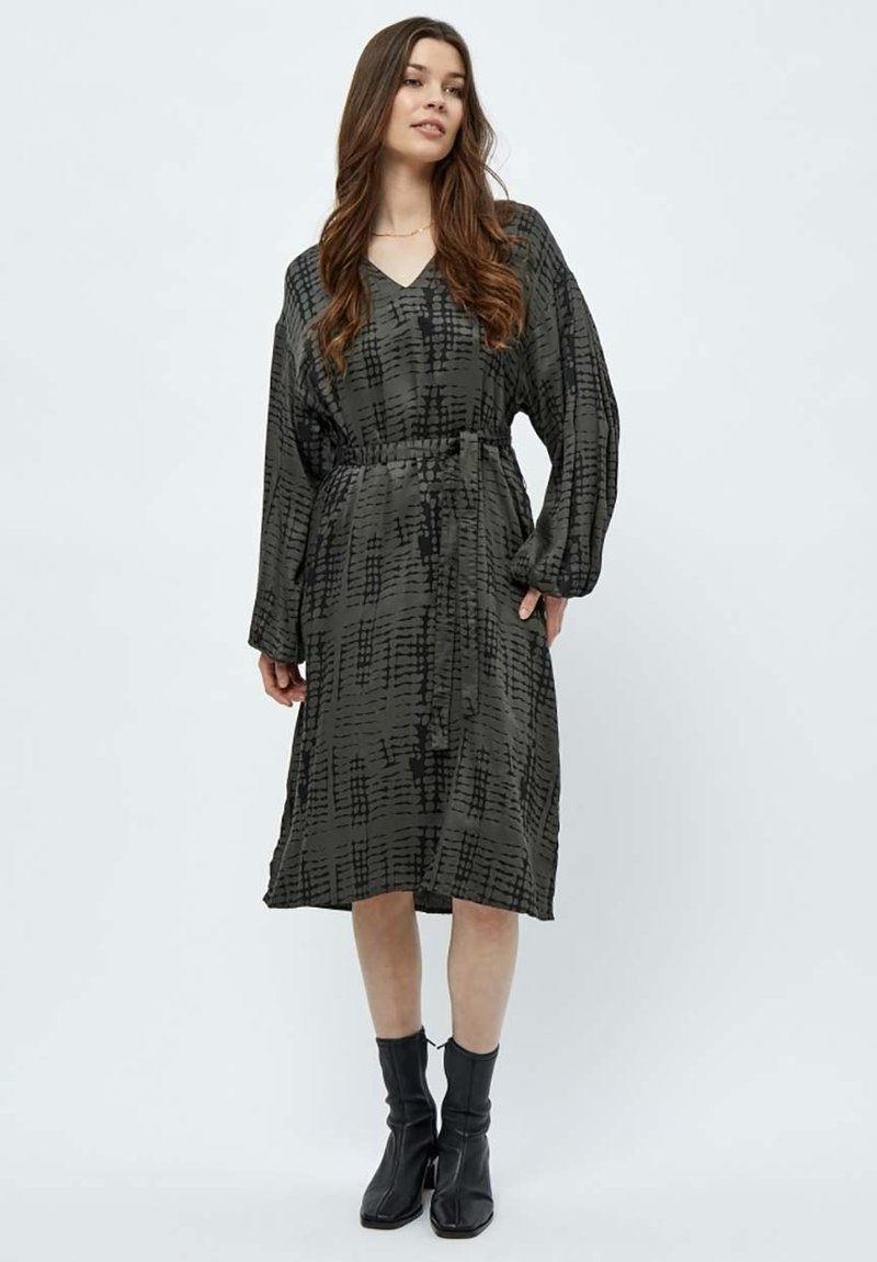 PEPPERCORN GILLIAN - Vestido informal - beluga green print/gris ...