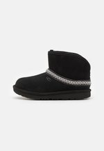 UGG CLASSIC MINI CRESCENT UNISEX - Classic ankle boots - black ...