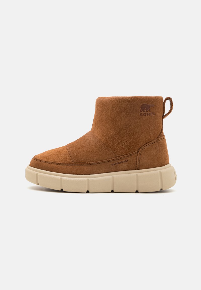 Sorel YOUTH EXPLORER III SLIP ON WP UNISEX - Winter boots - tan ...