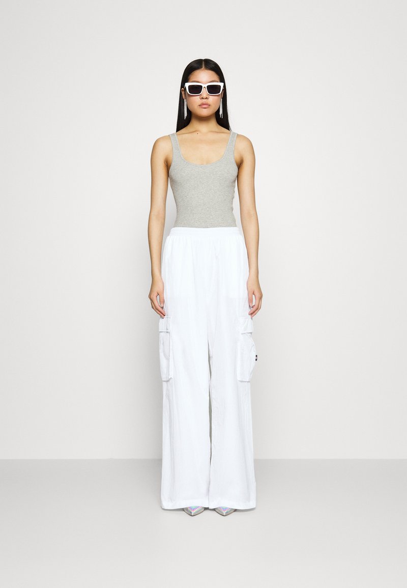 Weekday OPEN NECK TANK 3 PACK - Toppi - black/white/light grey melange ...