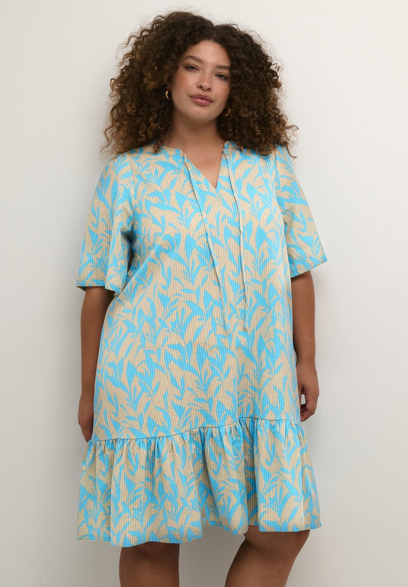 Kaffe Curve LOREN - Robe de jour - blue sand graphic leaf print/bleu ...