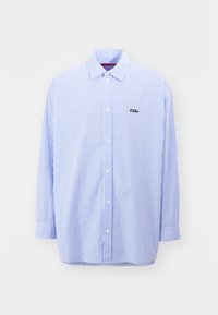 032c OFFICE OVERSIZED UNISEX - Button-down blouse - blue/light blue ...