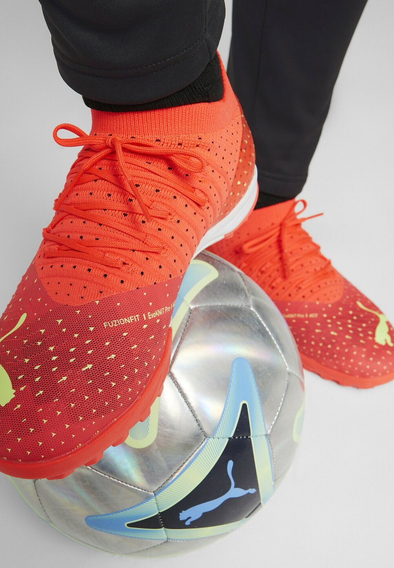 Puma FUTURE Z 3.4 TT - Astro turf trainers - fiery coral fizzy light ...
