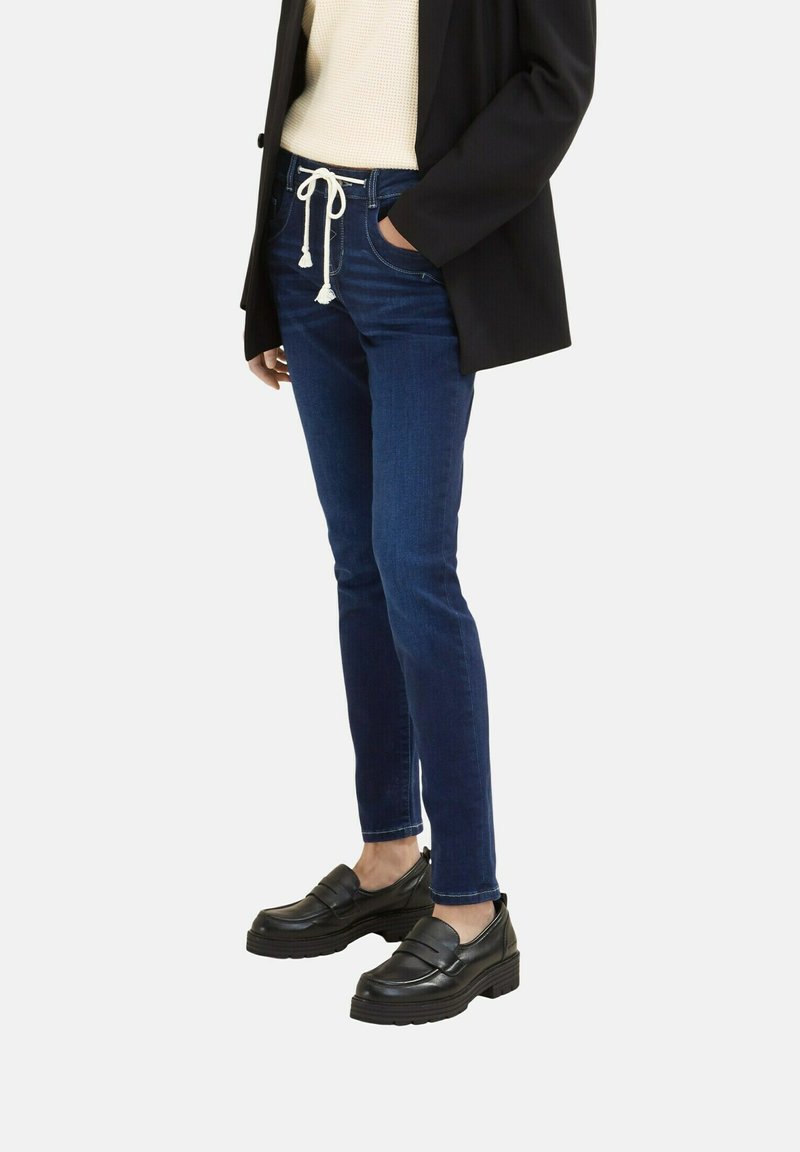 TOM TAILOR TAPERED RELAXED - Jeans Slim Fit - blue rinse denim/dyed ...