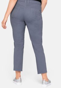 Sheego Housut - grey/harmaa - (Pre-owned) - Zalando.fi