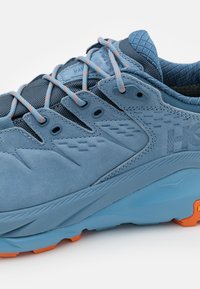 HOKA KAHA 2 LOW GTX - Hikingschuh - blue shadow/dusk/hellblau - Zalando.at