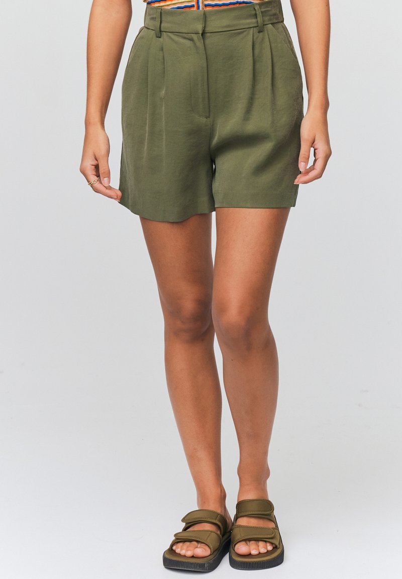 BZB DOUBLE PINCES - Short - vert kaki/vert foncé - ZALANDO.FR