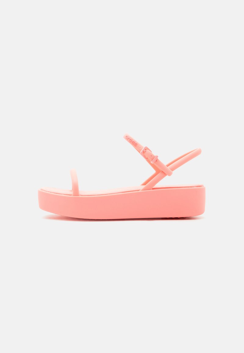 Crocs MIAMI PLATFORM Y STRAP - Sandales à plateforme - guava/rose ...