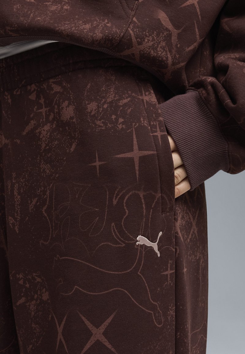 Puma STREET GLAM SLOUCHY - Træningsbukser - chocolate brown/brun ...