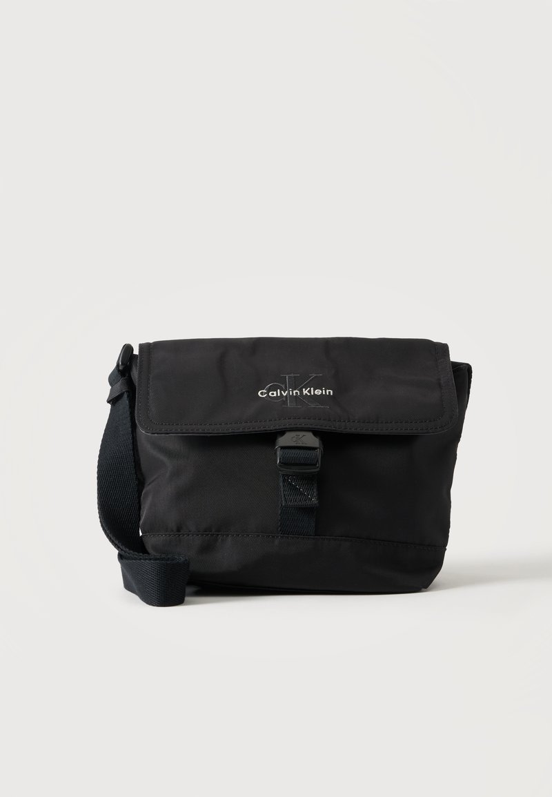 Calvin Klein BOLD SMALL FLAP MESSENGER - Umhängetasche - black/schwarz ...