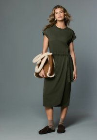 Next PETITE FIT - SARONG TIE - Jerseykleid - washed khaki green/grün ...