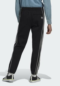 adidas Originals ESS SWTP - Jogginghose - black/schwarz - Zalando.ch