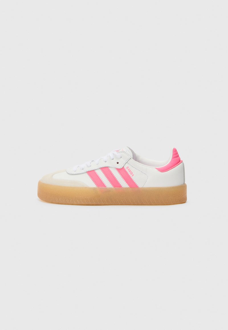 adidas Originals SAMBAE - Sporta apavi - white/off white/lucid pink ...