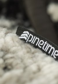 Pinetime Clothing THE MOSS CROPPED - Giacca in pile - schwarz/nero ...