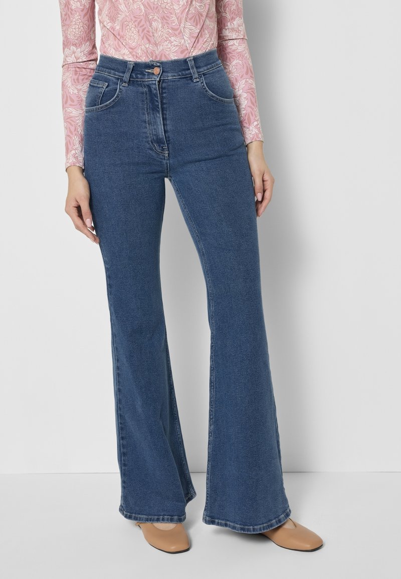 BIZUU ATLANTA - Flared Jeans - blue/blau - Zalando.de