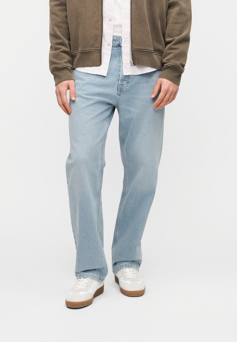 Tommy Jeans OTIS - Straight leg jeans - light blue denim/light-blue ...