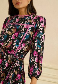 Love & Roses REGULAR FIT - RIC RAC TRIM - Day dress - animal pink/black ...