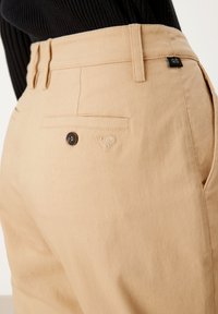 QS REGULAR - Chino - beige - ZALANDO.FR