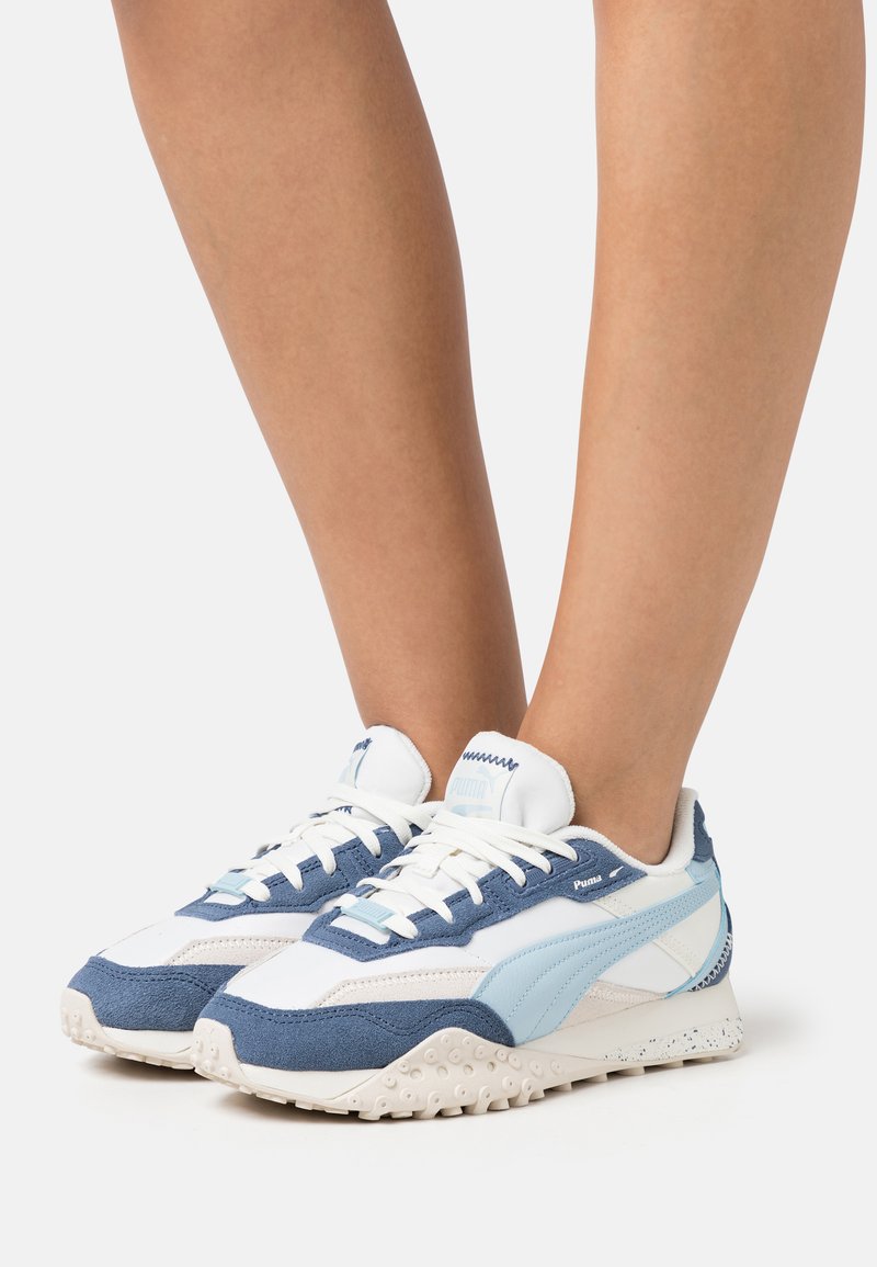 Puma RIDER UNISEX - Trainers - warm white/inky blue/light blue ...