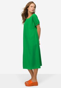 LAURASØN Vardagsklänning - varengroen/grön - Zalando.se