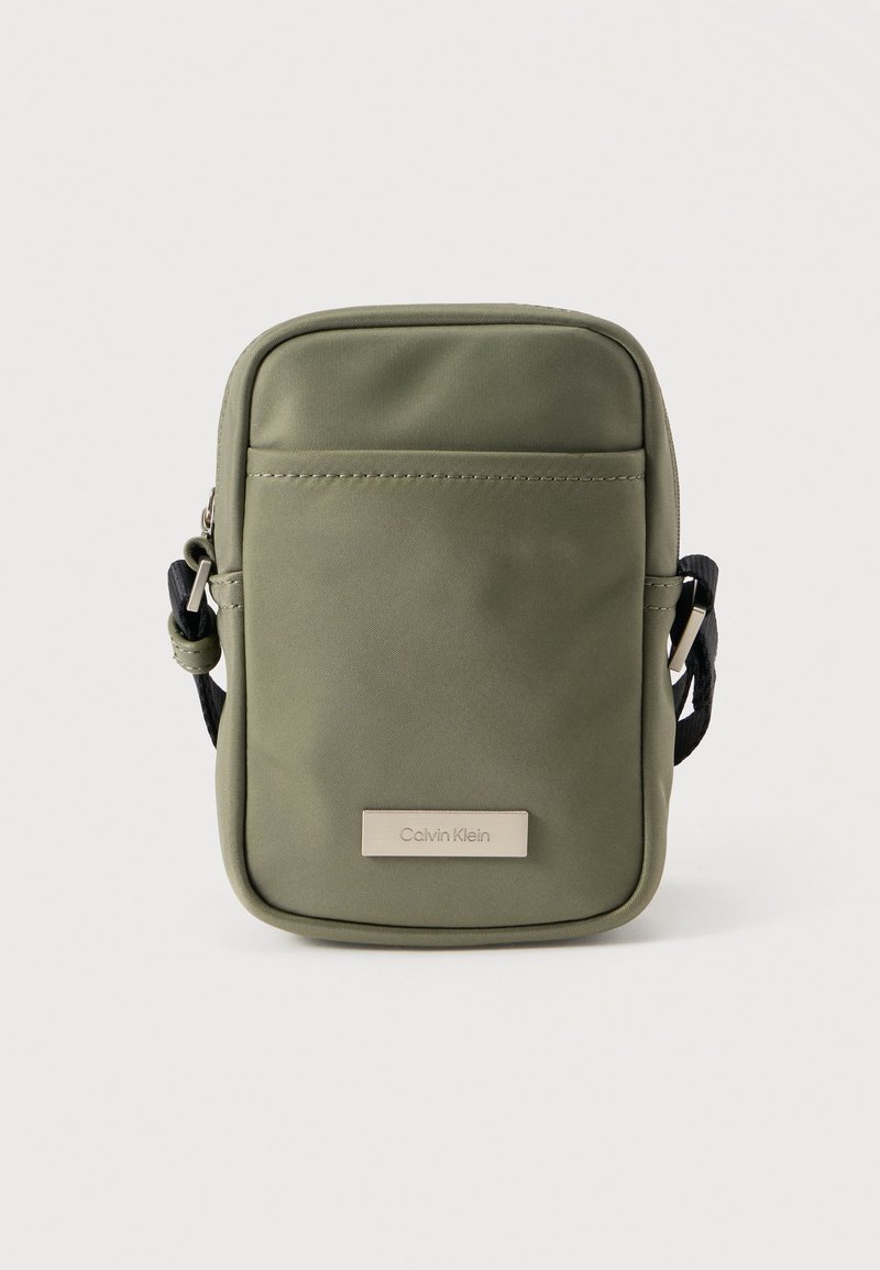 Calvin Klein Cross body bag - deep lichen green/dark green - Zalando.co.uk
