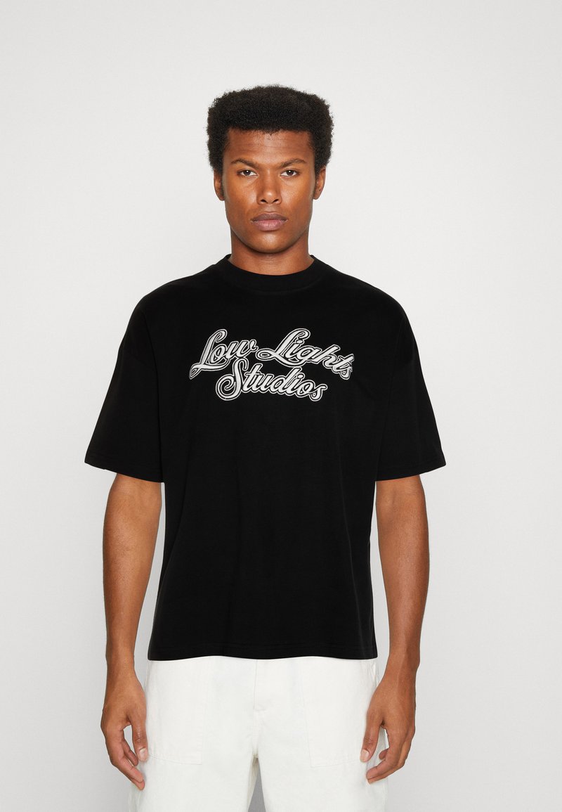 LOW LIGHTS STUDIOS® SHUTTER TEE UNISEX - Print T-shirt - black - Zalando.de