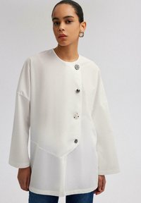 Touché Privé BUTTON DETAIL - Blouse - ecru/off-white - Zalando