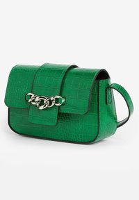 Next CHAIN HARDWARE CROSS-BODY BAG - Umhängetasche - green/grün ...