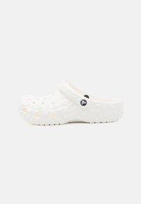 Crocs CLASSIC GEOMETRIC UNISEX - Badslippers - white/wit - Zalando.nl