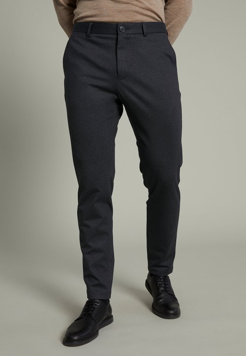 Chinot netistä | Miehet | Zalandon chinovalikoima