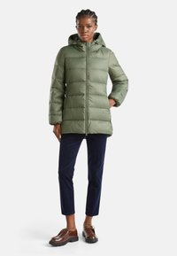 United Colors of Benetton ZIP CLOSURE DRAWSTRING IN-SEAM FRONT POCKETS ...