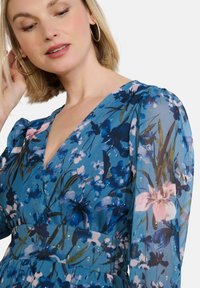 LolaLiza FLOWING - Day dress - blue denim - Zalando