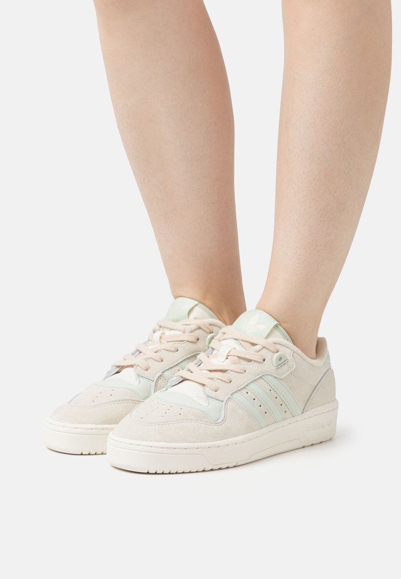 adidas Originals RIVALRY - Sneaker low - cream white/linen green/off ... adidas Originals RIVALRY - Sneaker low - cream white/linen green/off ...