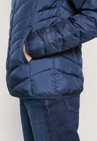 TOM TAILOR DENIM LIGHT WEIGHT PUFFER JACKET - Übergangsjacke - indigo ink blue/dunkelblau ...