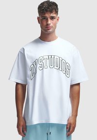 2Y Studios LOGO - T-shirts print - white/hvid - Zalando.dk