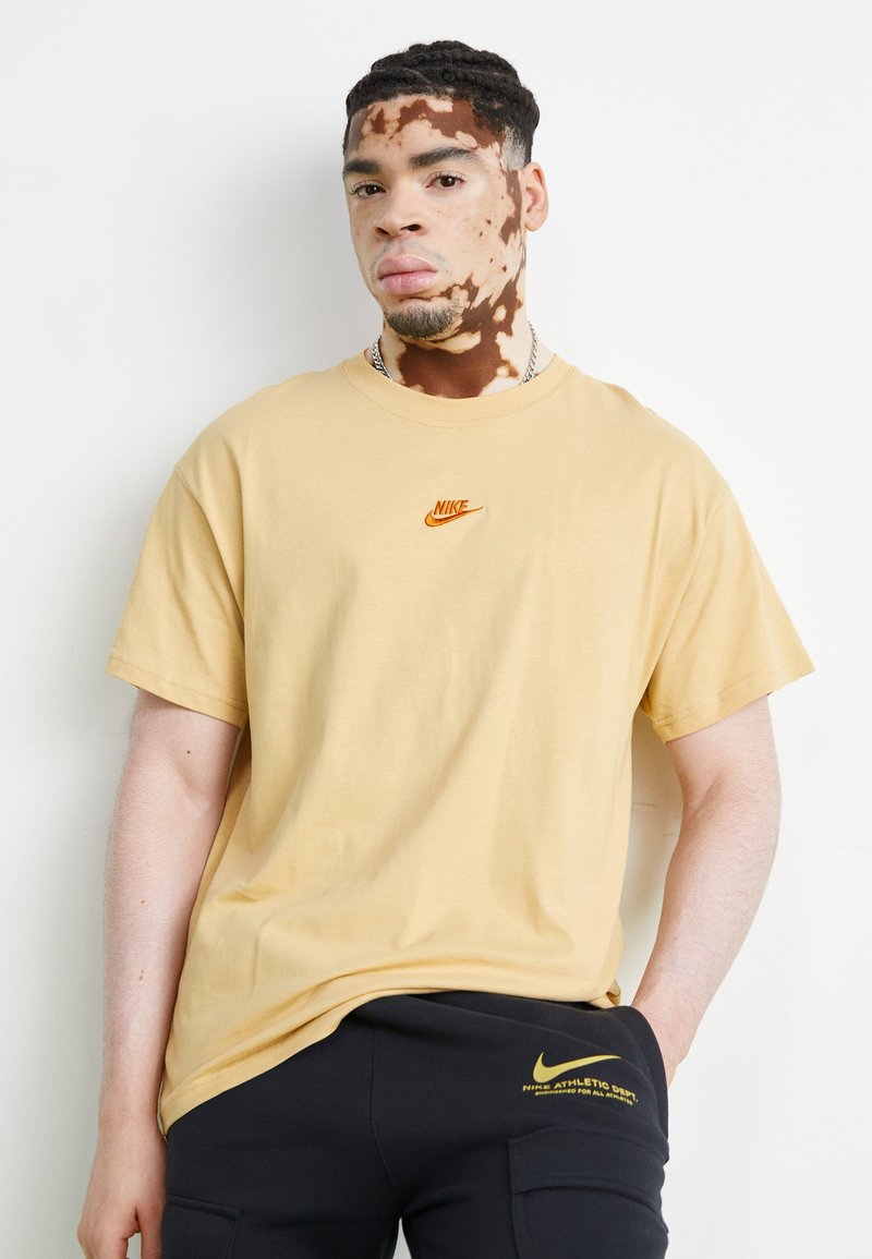 Nike Sportswear CLUB TEE - Basic T-shirt - sesame/beige - Zalando