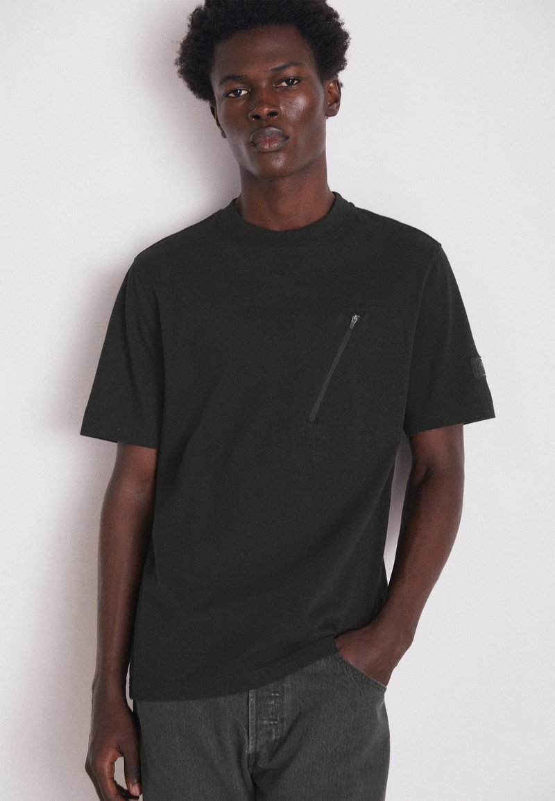 Barbour International REFOCUS TEE - Basic T-shirt - black - Zalando.co.uk